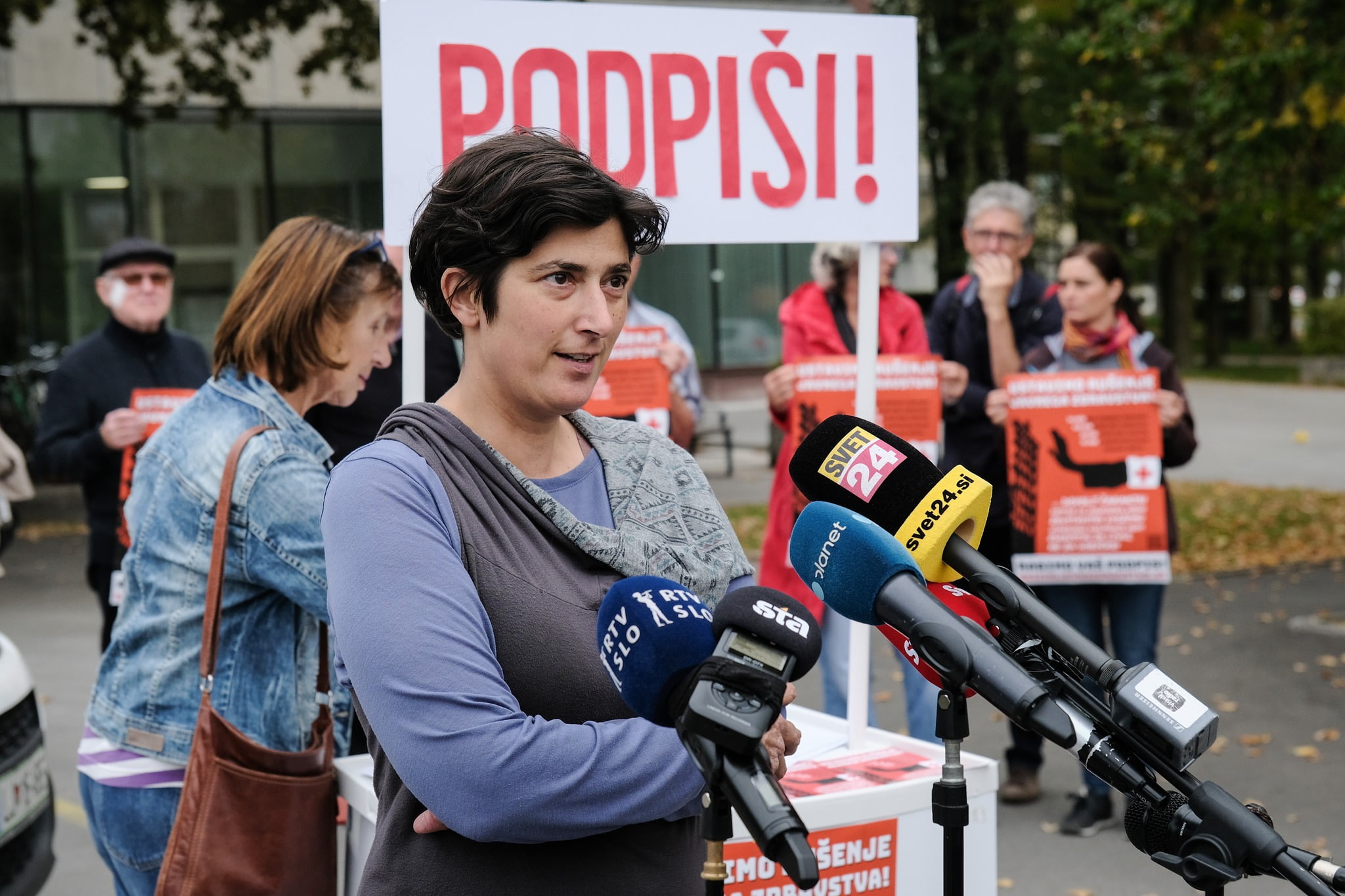 Akcija zbiranja podpisov za začetek zakonodajnega postopka: Ustavimo rušenje javnega zdravstva ...